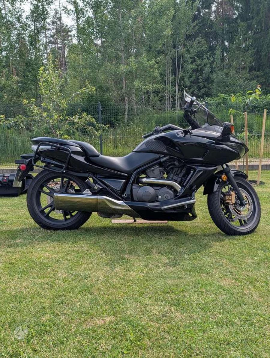 Black Honda DN 01 2009 in Vilnius, with an engine capacity of 0.68 L and mileage of 17 thousand km for 5700 €, photo 3 on AUTOMOTO.COM.LV