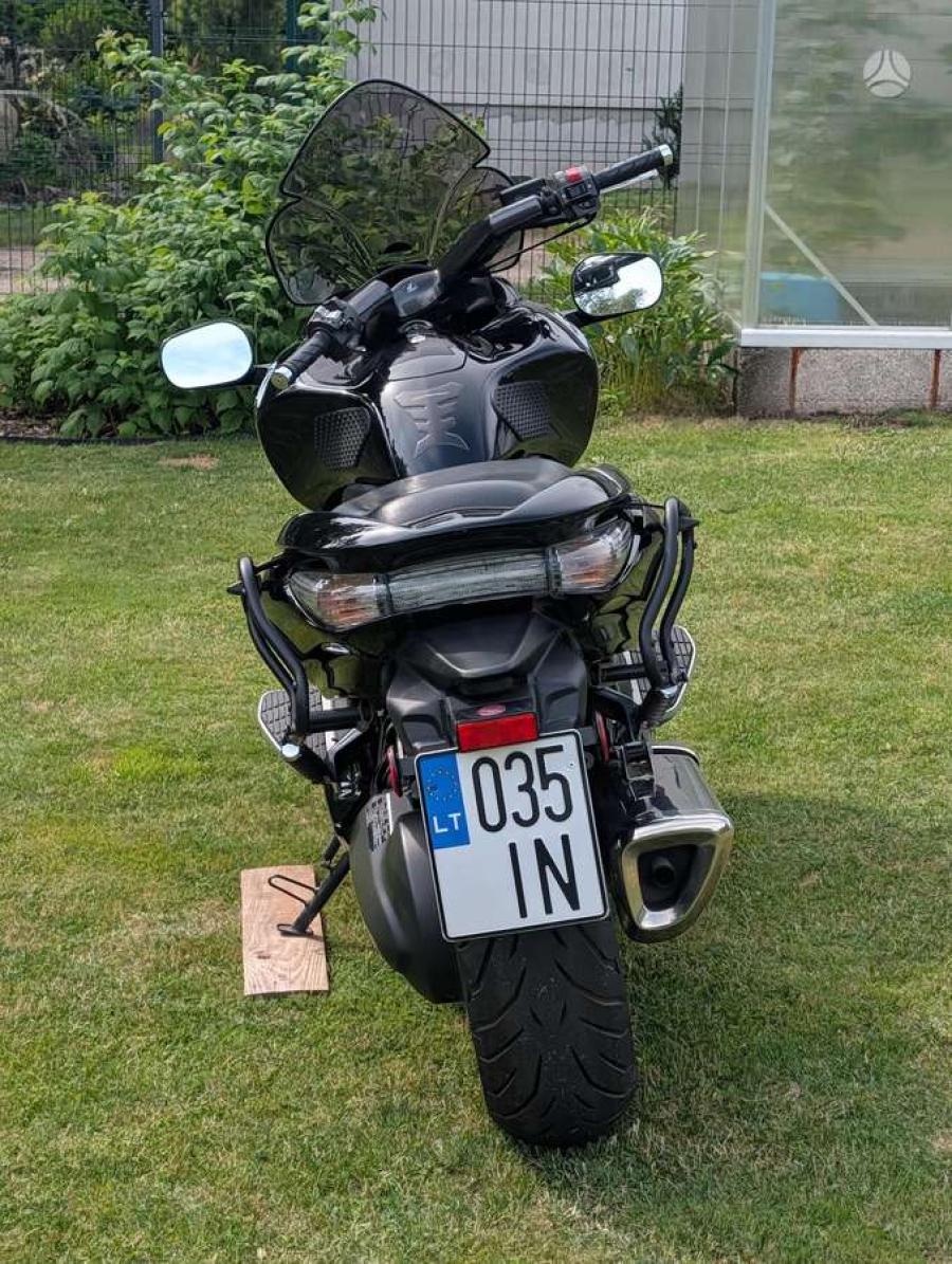 Black Honda DN 01 2009 in Vilnius, with an engine capacity of 0.68 L and mileage of 17 thousand km for 5700 €, photo 8 on AUTOMOTO.COM.LV