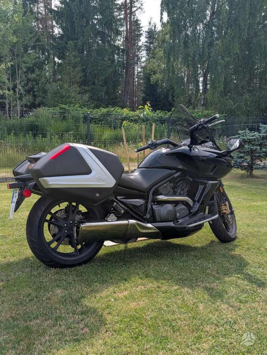 Black Honda DN 01 2009 in Vilnius, with an engine capacity of 0.68 L and mileage of 17 thousand km for 5700 €, photo 10 on AUTOMOTO.COM.LV