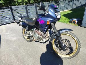 Melns Honda Dominator 1996 Gargždai, ar dzinēja tilpumu 0.65 L un nobraukumu 37 tūkst. km par 1500 €, foto  vietnē AUTOMOTO.COM.LV