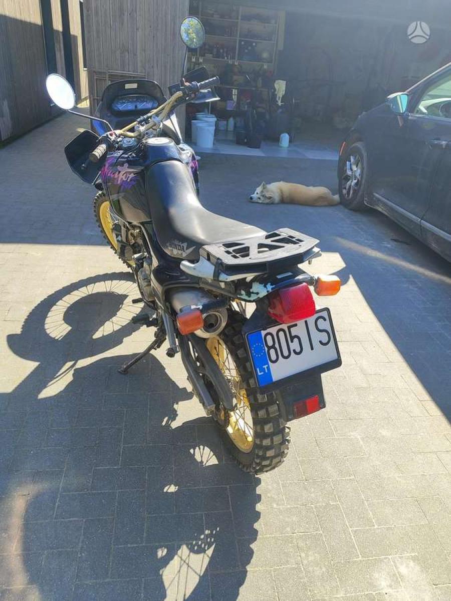 Melns Honda Dominator 1996 Gargždai, ar dzinēja tilpumu 0.65 L un nobraukumu 37 tūkst. km par 1500 €, foto 5 vietnē AUTOMOTO.COM.LV
