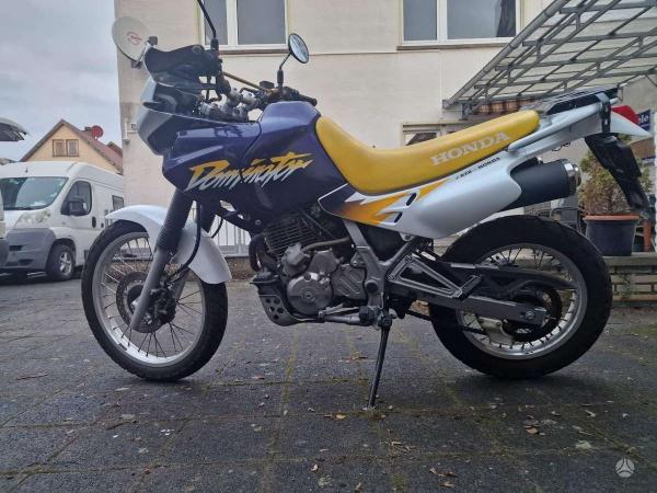 Honda Dominator 2000 Klaipėda, ar dzinēja tilpumu 0.65 L un nobraukumu 16 tūkst. km par 2600 €, foto 2 vietnē AUTOMOTO.COM.LV