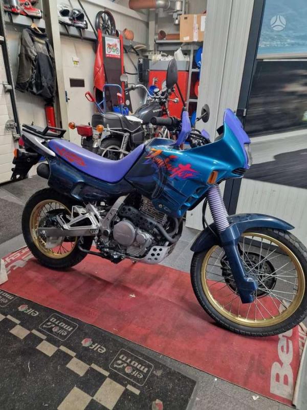 Violet Honda Dominator 1994 in Klaipeda, with an engine capacity of 0.65 L and mileage of 20 thousand km for 2100 €, photo 1 on AUTOMOTO.COM.LV
