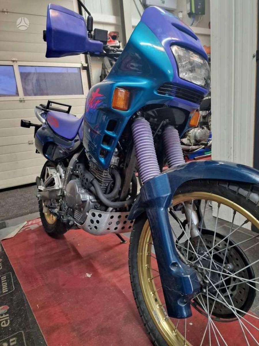 Violet Honda Dominator 1994 in Klaipeda, with an engine capacity of 0.65 L and mileage of 20 thousand km for 2100 €, photo 3 on AUTOMOTO.COM.LV