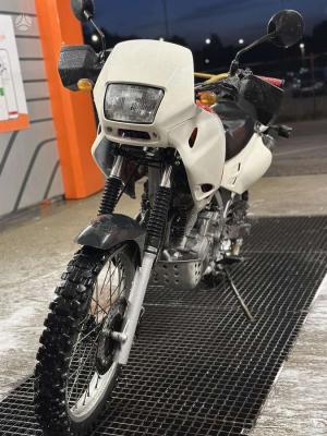 White Honda Dominator 1996 in Kaunas, with an engine capacity of 0.65 L and mileage of 38 thousand km for 1900 €, photo 8 on AUTOMOTO.COM.LV