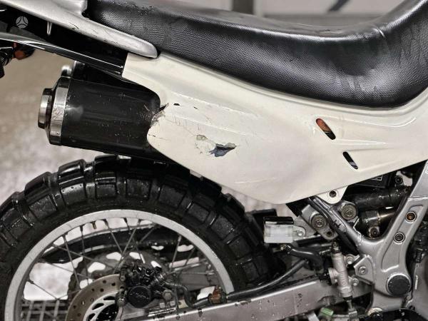 Balts Honda Dominator 1996 Kauņa, ar dzinēja tilpumu 0.65 L un nobraukumu 38 tūkst. km par 1900 €, foto 8 vietnē AUTOMOTO.COM.LV
