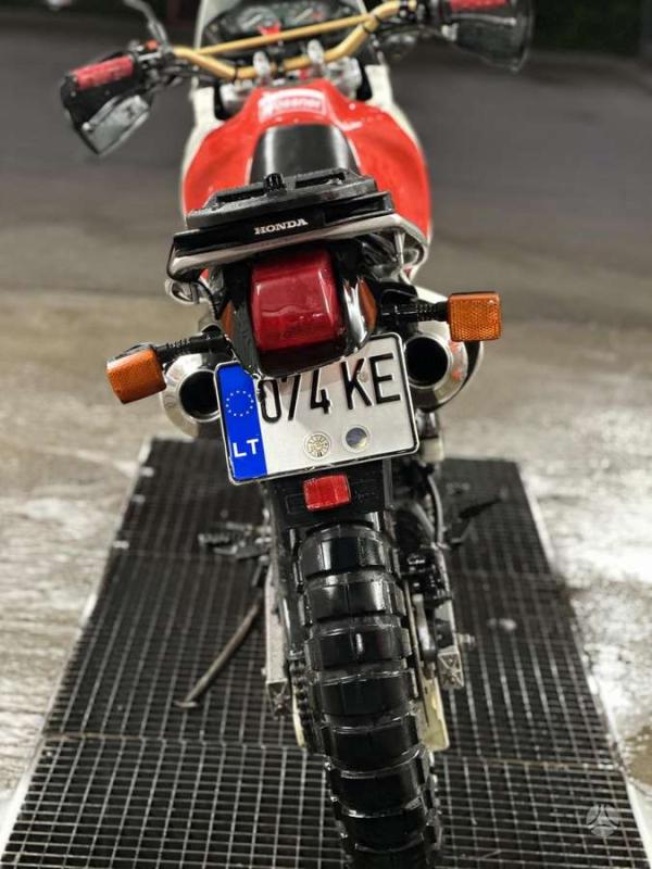Balts Honda Dominator 1996 Kauņa, ar dzinēja tilpumu 0.65 L un nobraukumu 38 tūkst. km par 1900 €, foto 5 vietnē AUTOMOTO.COM.LV