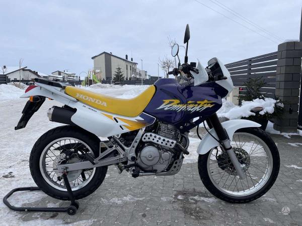 Balts Honda Dominator 2000 Klaipėda, ar dzinēja tilpumu 0.65 L un nobraukumu 16 tūkst. km par 2600 €, foto 2 vietnē AUTOMOTO.COM.LV