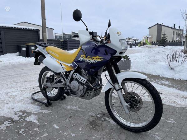 Balts Honda Dominator 2000 Klaipėda, ar dzinēja tilpumu 0.65 L un nobraukumu 16 tūkst. km par 2600 €, foto 3 vietnē AUTOMOTO.COM.LV