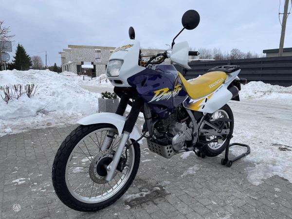 Balts Honda Dominator 2000 Klaipėda, ar dzinēja tilpumu 0.65 L un nobraukumu 16 tūkst. km par 2600 €, foto 4 vietnē AUTOMOTO.COM.LV