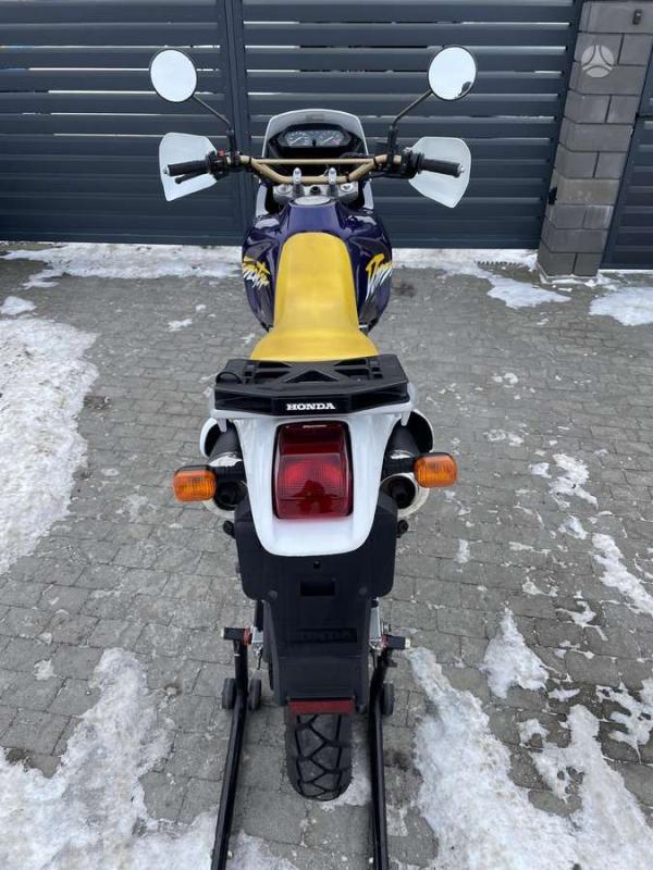 Balts Honda Dominator 2000 Klaipėda, ar dzinēja tilpumu 0.65 L un nobraukumu 16 tūkst. km par 2600 €, foto 8 vietnē AUTOMOTO.COM.LV