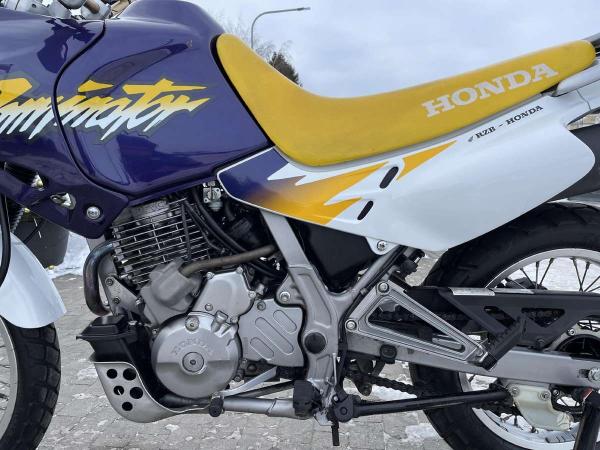 Balts Honda Dominator 2000 Klaipėda, ar dzinēja tilpumu 0.65 L un nobraukumu 16 tūkst. km par 2600 €, foto 10 vietnē AUTOMOTO.COM.LV