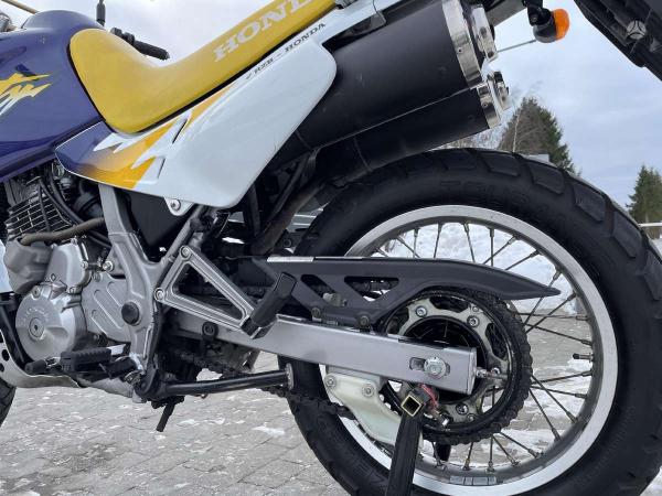 Balts Honda Dominator 2000 Klaipėda, ar dzinēja tilpumu 0.65 L un nobraukumu 16 tūkst. km par 2600 €, foto 11 vietnē AUTOMOTO.COM.LV