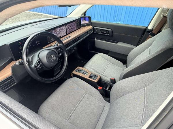 White Honda e 2020 in Kaunas, with an engine capacity of 0.00 L and mileage of 52 thousand km for 14900 €, photo 10 on AUTOMOTO.COM.LV
