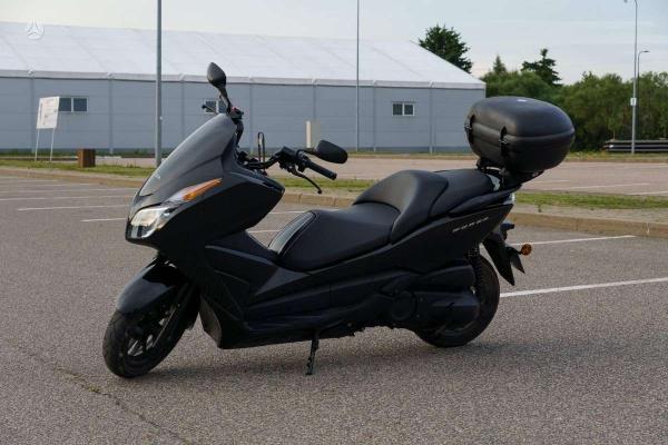 Melns Honda Forza 2014 Viļņa, ar dzinēja tilpumu 0.28 L un nobraukumu 15 tūkst. km par 2699 €, foto 1 vietnē AUTOMOTO.COM.LV