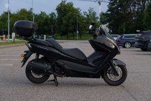 Melns Honda Forza 2014 Viļņa, ar dzinēja tilpumu 0.28 L un nobraukumu 15 tūkst. km par 2699 €, foto 3 vietnē AUTOMOTO.COM.LV