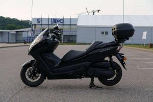 Melns Honda Forza 2014 Viļņa, ar dzinēja tilpumu 0.28 L un nobraukumu 15 tūkst. km par 2699 €, foto 4 vietnē AUTOMOTO.COM.LV