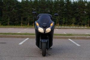 Melns Honda Forza 2014 Viļņa, ar dzinēja tilpumu 0.28 L un nobraukumu 15 tūkst. km par 2699 €, foto 5 vietnē AUTOMOTO.COM.LV