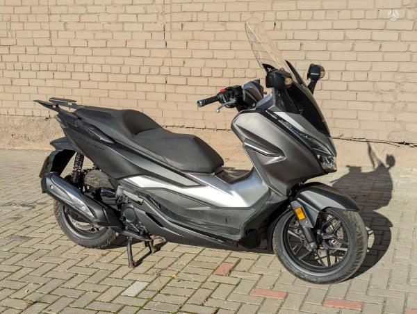 Melns Honda Forza 2019 Kauņa, ar dzinēja tilpumu 0.30 L un nobraukumu 35 tūkst. km par 2700 €, foto 3 vietnē AUTOMOTO.COM.LV