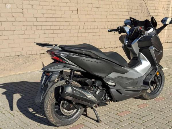 Melns Honda Forza 2019 Kauņa, ar dzinēja tilpumu 0.30 L un nobraukumu 35 tūkst. km par 2700 €, foto 4 vietnē AUTOMOTO.COM.LV