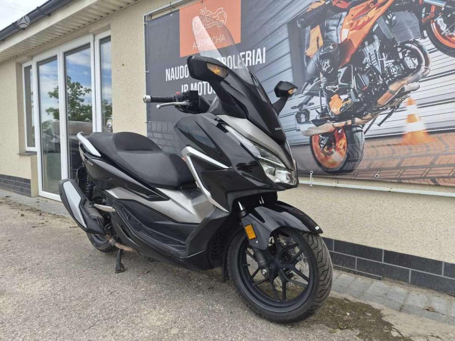 Melns Honda Forza 2021 Panevēža, ar dzinēja tilpumu 0.35 L un nobraukumu 31 tūkst. km par 3700 €, foto 1 vietnē AUTOMOTO.COM.LV