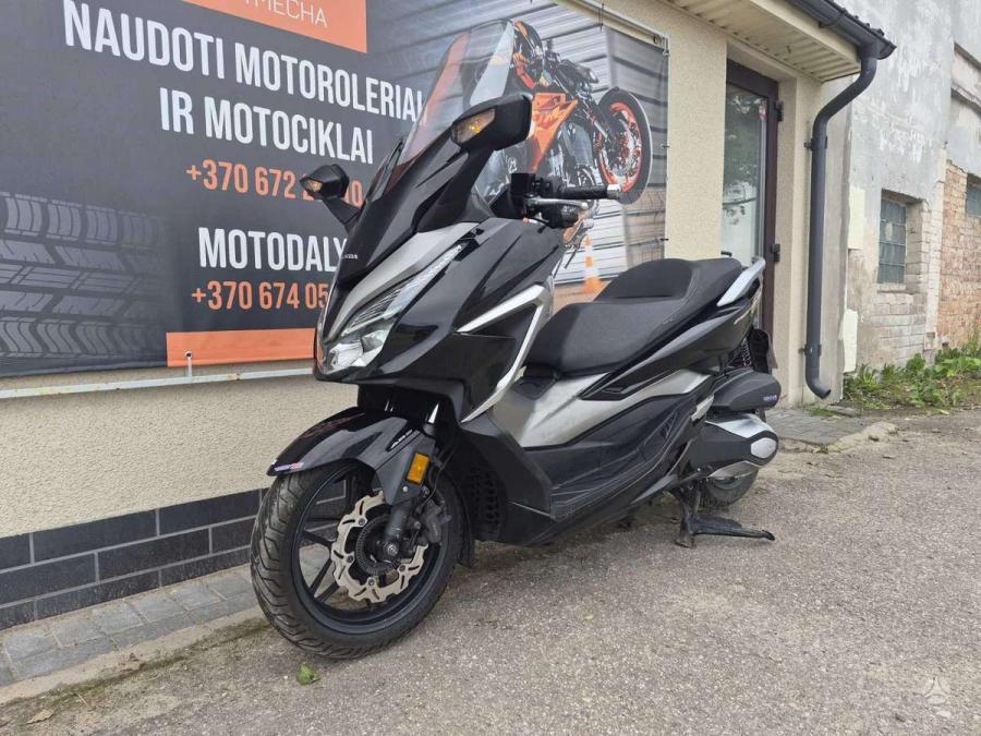 Melns Honda Forza 2021 Panevēža, ar dzinēja tilpumu 0.35 L un nobraukumu 31 tūkst. km par 3700 €, foto 3 vietnē AUTOMOTO.COM.LV