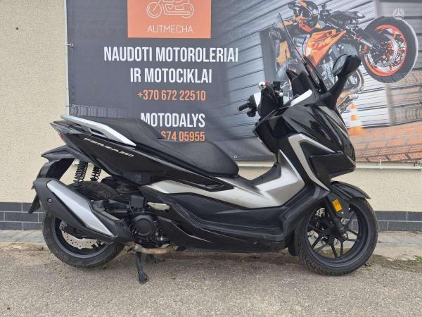 Melns Honda Forza 2021 Panevēža, ar dzinēja tilpumu 0.35 L un nobraukumu 31 tūkst. km par 3700 €, foto 3 vietnē AUTOMOTO.COM.LV
