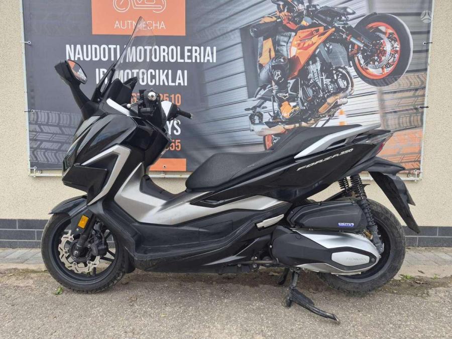 Melns Honda Forza 2021 Panevēža, ar dzinēja tilpumu 0.35 L un nobraukumu 31 tūkst. km par 3700 €, foto 5 vietnē AUTOMOTO.COM.LV