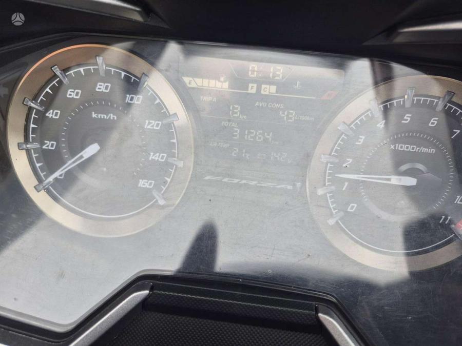 Melns Honda Forza 2021 Panevēža, ar dzinēja tilpumu 0.35 L un nobraukumu 31 tūkst. km par 3700 €, foto 7 vietnē AUTOMOTO.COM.LV