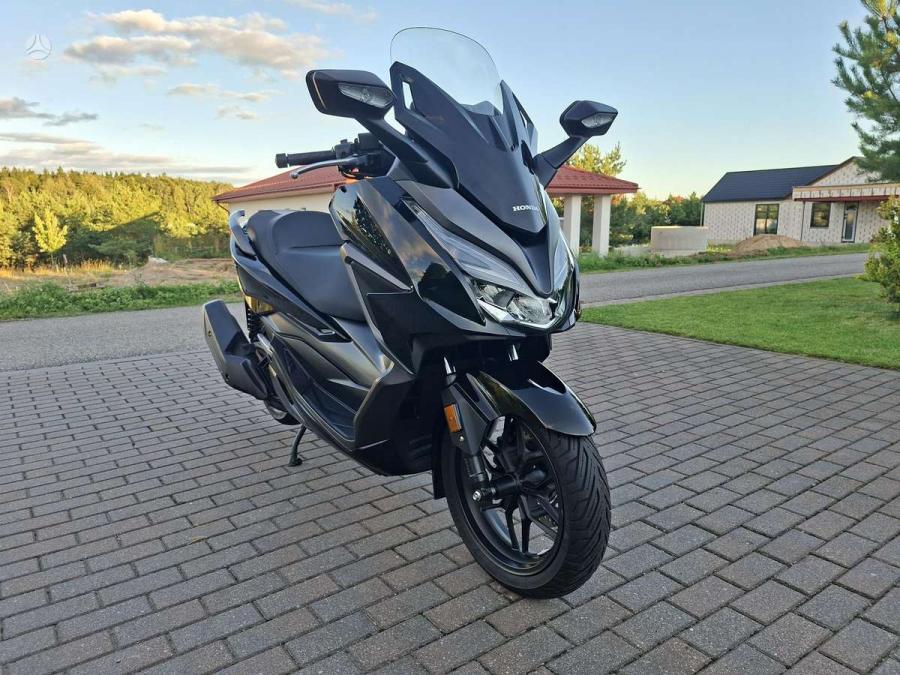 Melns Honda Forza 2022 Viļņa, ar dzinēja tilpumu 0.13 L un nobraukumu 13 tūkst. km par 3350 €, foto 1 vietnē AUTOMOTO.COM.LV