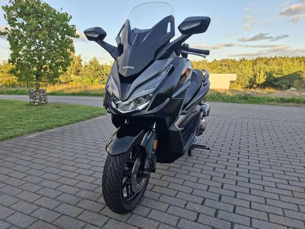 Melns Honda Forza 2022 Viļņa, ar dzinēja tilpumu 0.13 L un nobraukumu 13 tūkst. km par 3350 €, foto 3 vietnē AUTOMOTO.COM.LV