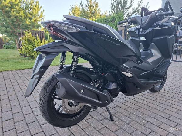 Melns Honda Forza 2022 Viļņa, ar dzinēja tilpumu 0.13 L un nobraukumu 13 tūkst. km par 3350 €, foto 5 vietnē AUTOMOTO.COM.LV