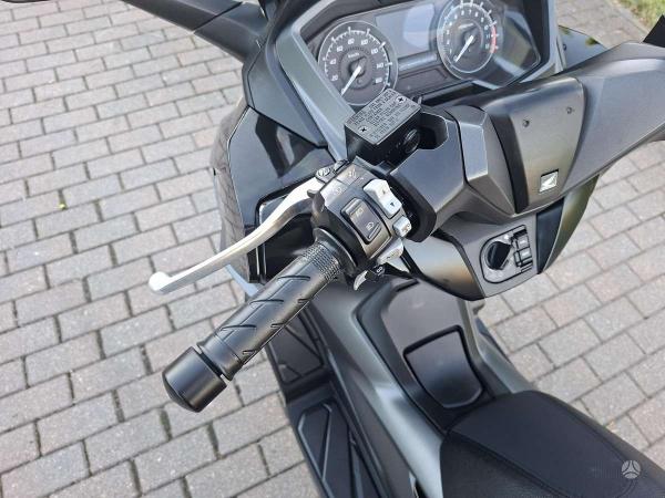 Melns Honda Forza 2022 Viļņa, ar dzinēja tilpumu 0.13 L un nobraukumu 13 tūkst. km par 3350 €, foto 11 vietnē AUTOMOTO.COM.LV