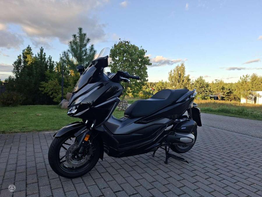 Melns Honda Forza 2022 Viļņa, ar dzinēja tilpumu 0.13 L un nobraukumu 13 tūkst. km par 3350 €, foto 13 vietnē AUTOMOTO.COM.LV