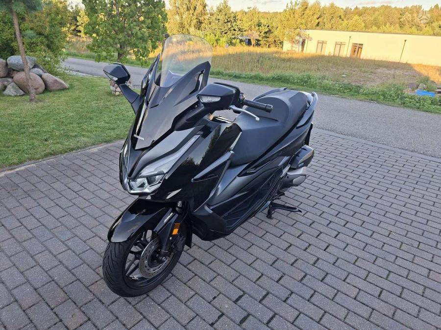 Melns Honda Forza 2022 Viļņa, ar dzinēja tilpumu 0.13 L un nobraukumu 13 tūkst. km par 3350 €, foto 16 vietnē AUTOMOTO.COM.LV