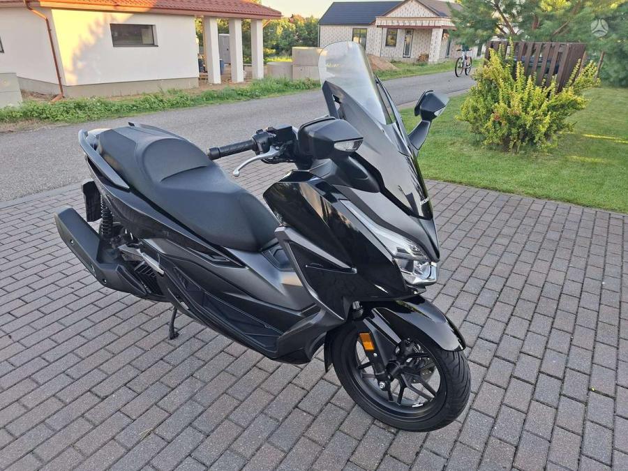 Melns Honda Forza 2022 Viļņa, ar dzinēja tilpumu 0.13 L un nobraukumu 13 tūkst. km par 3350 €, foto 17 vietnē AUTOMOTO.COM.LV