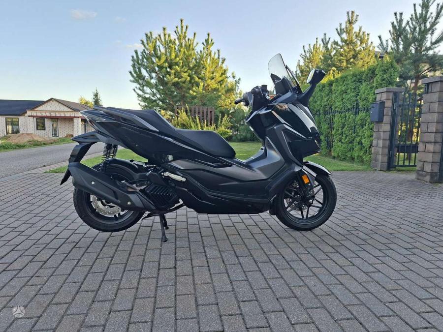 Melns Honda Forza 2022 Viļņa, ar dzinēja tilpumu 0.13 L un nobraukumu 13 tūkst. km par 3350 €, foto 18 vietnē AUTOMOTO.COM.LV