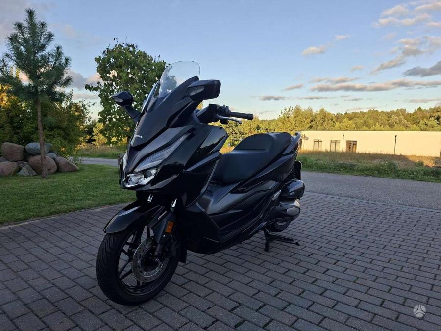Melns Honda Forza 2022 Viļņa, ar dzinēja tilpumu 0.13 L un nobraukumu 13 tūkst. km par 3350 €, foto 19 vietnē AUTOMOTO.COM.LV