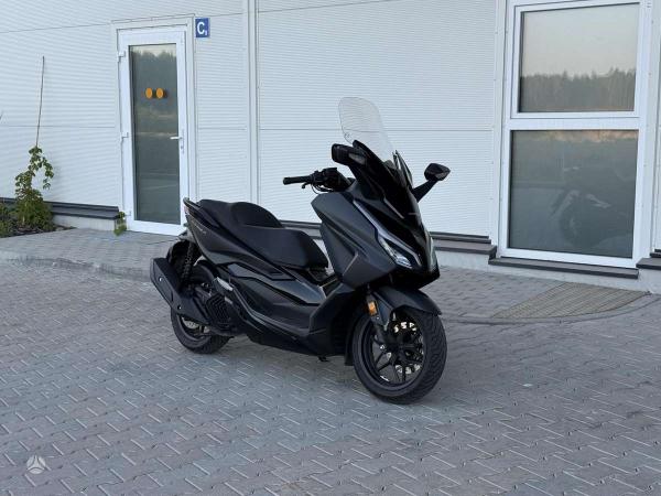 Melns Honda Forza 2023 Viļņa, ar dzinēja tilpumu 0.13 L un nobraukumu 17 tūkst. km par 4450 €, foto 1 vietnē AUTOMOTO.COM.LV