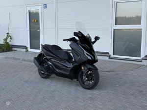 Black Honda Forza 2023 in Vilnius, with an engine capacity of 0.13 L and mileage of 17 thousand km for 4450 €, photo  on AUTOMOTO.COM.LV
