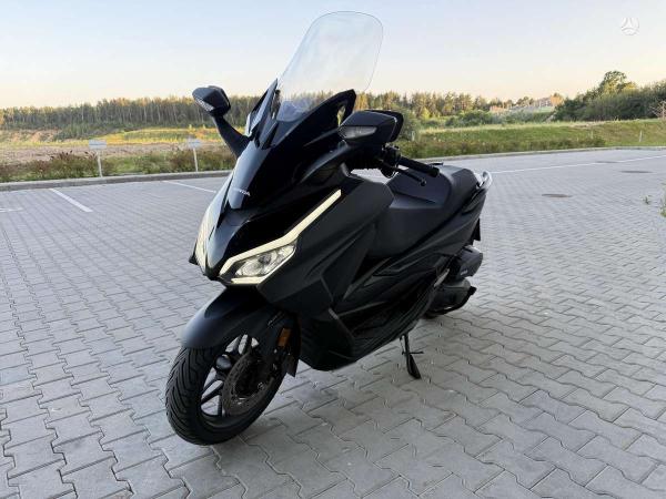 Melns Honda Forza 2023 Viļņa, ar dzinēja tilpumu 0.13 L un nobraukumu 17 tūkst. km par 4450 €, foto 2 vietnē AUTOMOTO.COM.LV