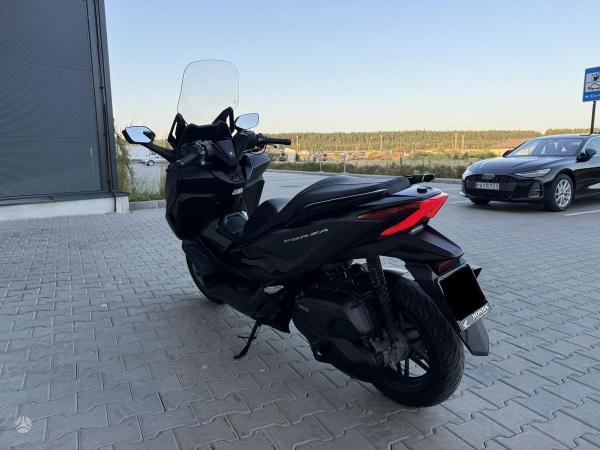 Melns Honda Forza 2023 Viļņa, ar dzinēja tilpumu 0.13 L un nobraukumu 17 tūkst. km par 4450 €, foto 3 vietnē AUTOMOTO.COM.LV