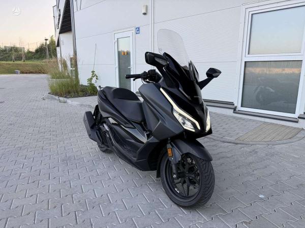 Melns Honda Forza 2023 Viļņa, ar dzinēja tilpumu 0.13 L un nobraukumu 17 tūkst. km par 4450 €, foto 5 vietnē AUTOMOTO.COM.LV