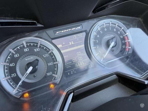 Melns Honda Forza 2023 Viļņa, ar dzinēja tilpumu 0.13 L un nobraukumu 17 tūkst. km par 4450 €, foto 6 vietnē AUTOMOTO.COM.LV