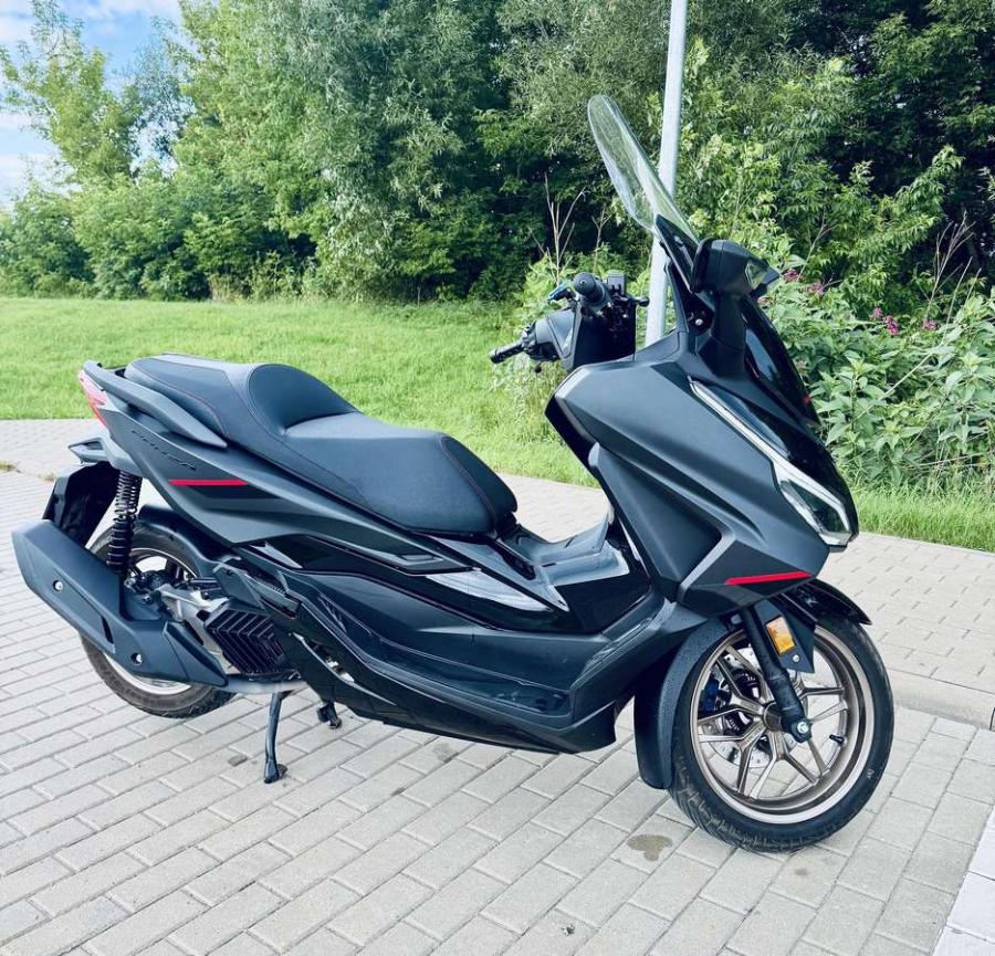 Black Honda Forza 2025 in Vilnius, with an engine capacity of 0.13 L and mileage of 4 thousand km for 4800 €, photo 1 on AUTOMOTO.COM.LV