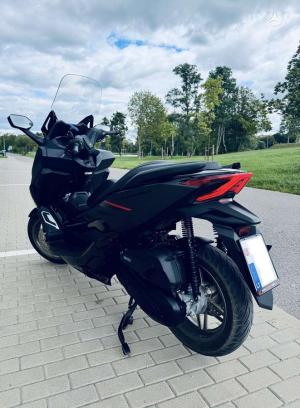 Black Honda Forza 2025 in Vilnius, with an engine capacity of 0.13 L and mileage of 4 thousand km for 4800 €, photo 4 on AUTOMOTO.COM.LV