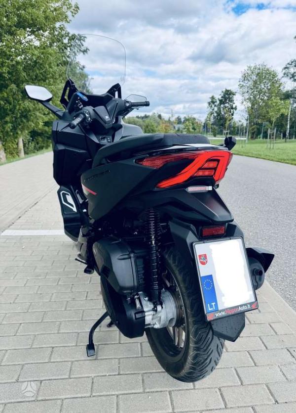 Black Honda Forza 2025 in Vilnius, with an engine capacity of 0.13 L and mileage of 4 thousand km for 4800 €, photo 4 on AUTOMOTO.COM.LV