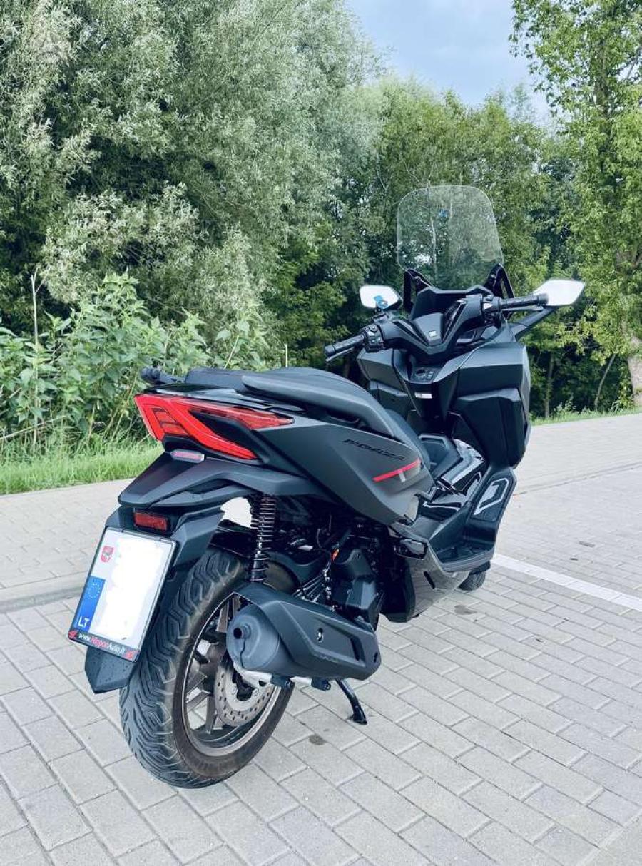 Black Honda Forza 2025 in Vilnius, with an engine capacity of 0.13 L and mileage of 4 thousand km for 4800 €, photo 6 on AUTOMOTO.COM.LV