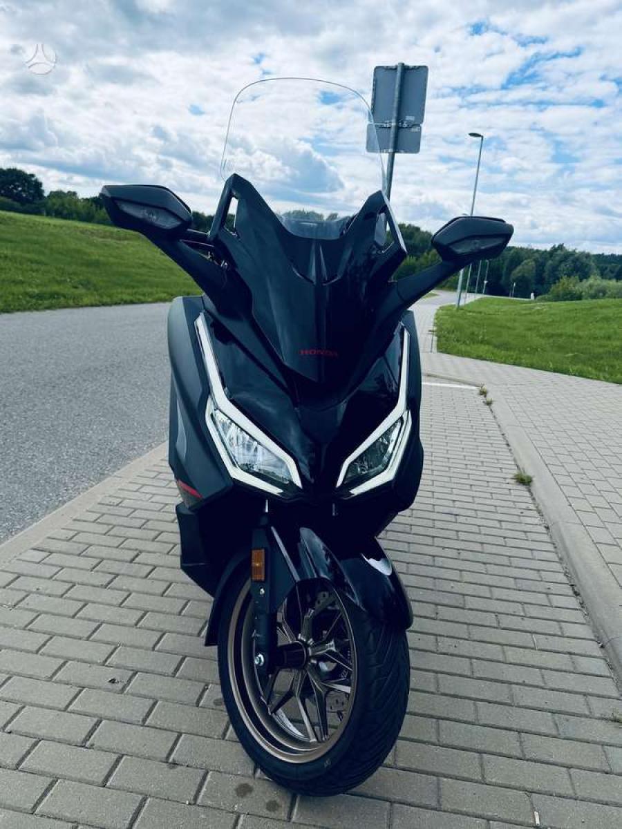 Black Honda Forza 2025 in Vilnius, with an engine capacity of 0.13 L and mileage of 4 thousand km for 4800 €, photo 8 on AUTOMOTO.COM.LV