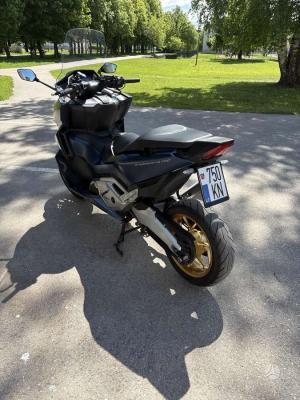 Blue Honda Forza 2021 in Kaunas, with an engine capacity of 0.75 L and mileage of 17 thousand km for 6000 €, photo 5 on AUTOMOTO.COM.LV